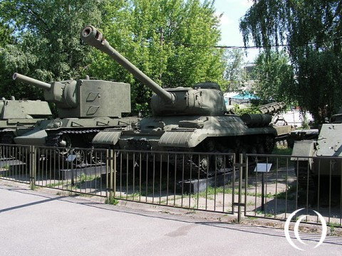 KV-2, Kliment Voroshilov – Russian Heavy Artillery Tank | LandmarkScout