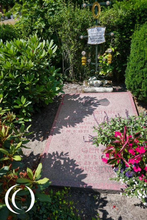 The Grave of Generalfeldmarschall Erich von Manstein – Friedhof ...