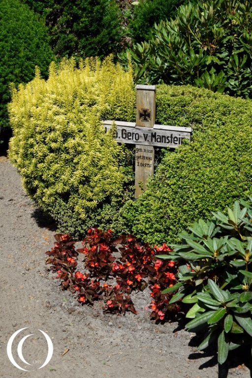 The Grave of Generalfeldmarschall Erich von Manstein – Friedhof ...