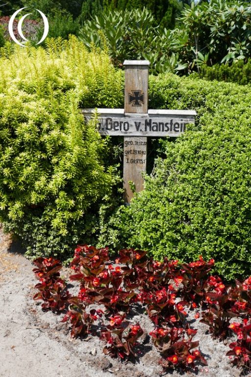 The Grave of Generalfeldmarschall Erich von Manstein – Friedhof ...