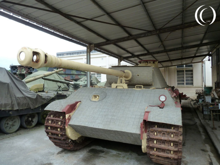 Panzerkampfwagen V Ausführung G – German Panther Tank | LandmarkScout
