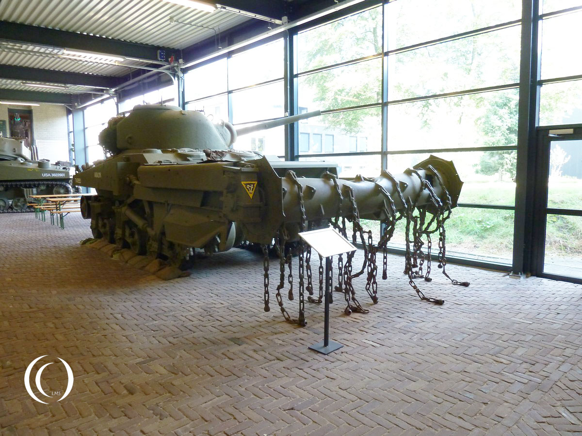 Sherman Crab – Mine Flail tank based on a Sherman M4A4 (75) | LandmarkScout
