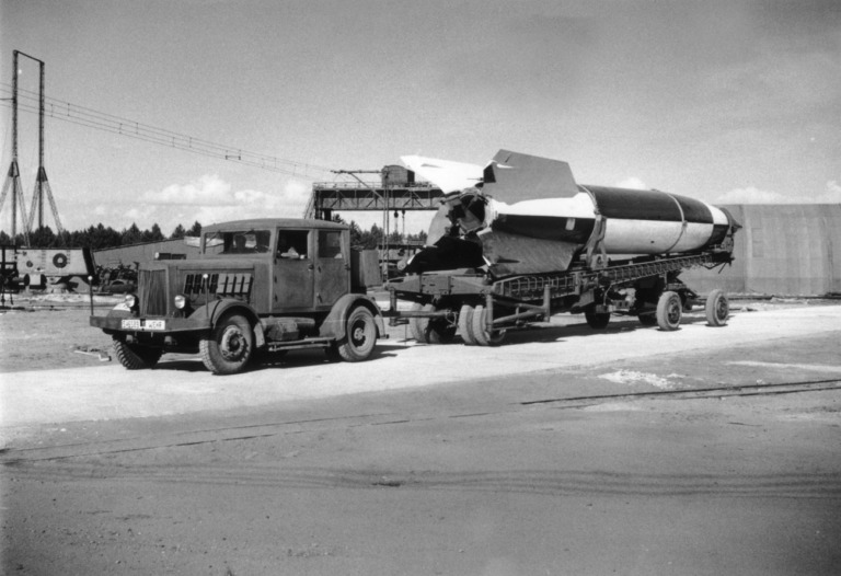 V2 Rocket, Aggregat A4 – German Long-Range Guided Ballistic Missile ...