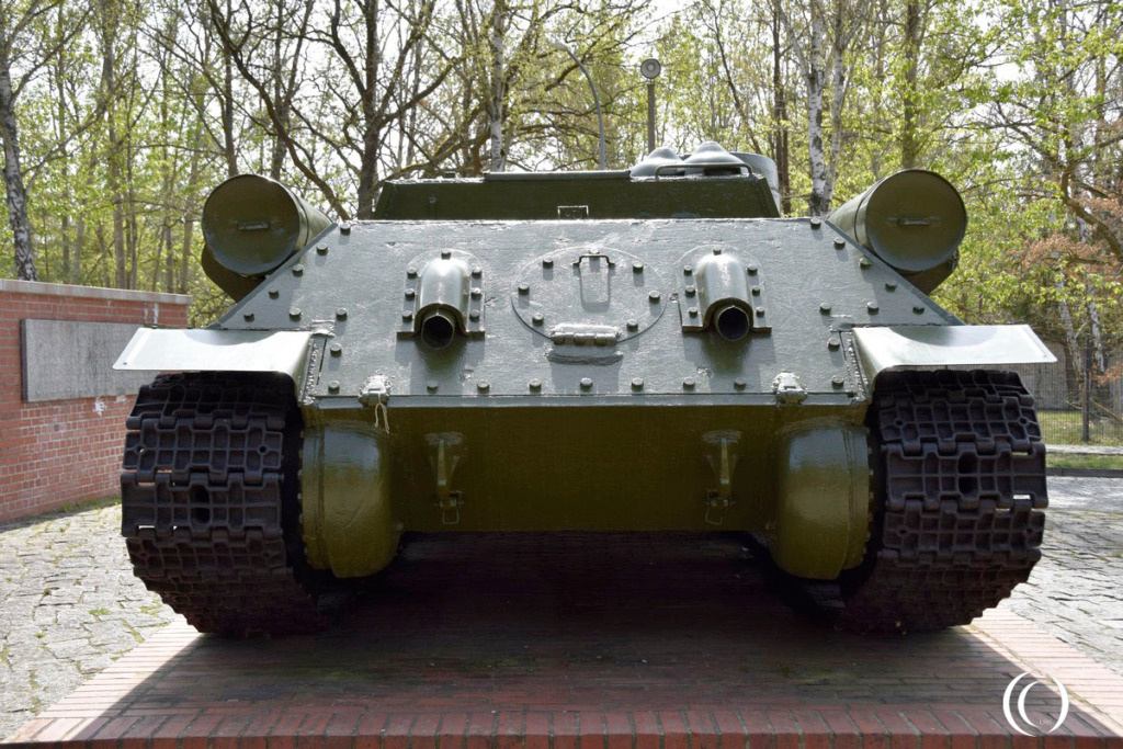 SU-100 – Soviet Tank Destroyer | LandmarkScout