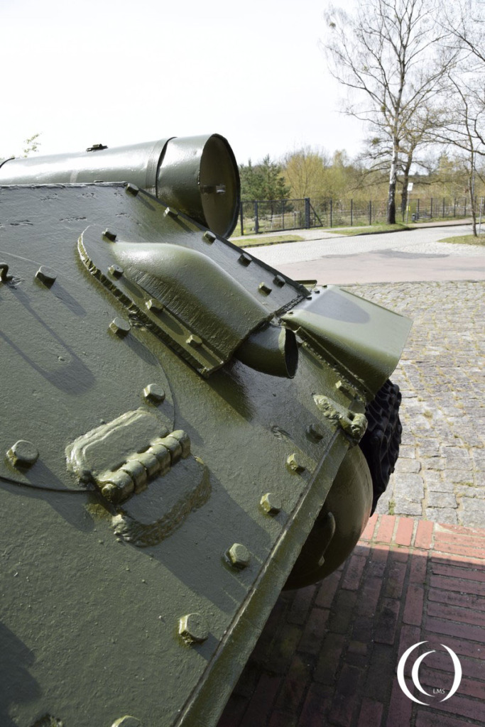 SU-100 – Soviet Tank Destroyer | LandmarkScout