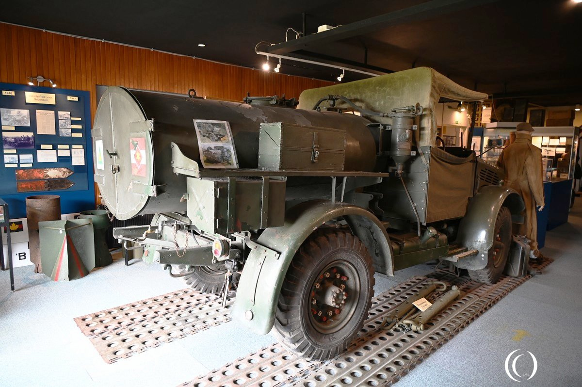 Bedford MWC 4×2 15-cwt Water Tank Truck – British General Service Truck ...