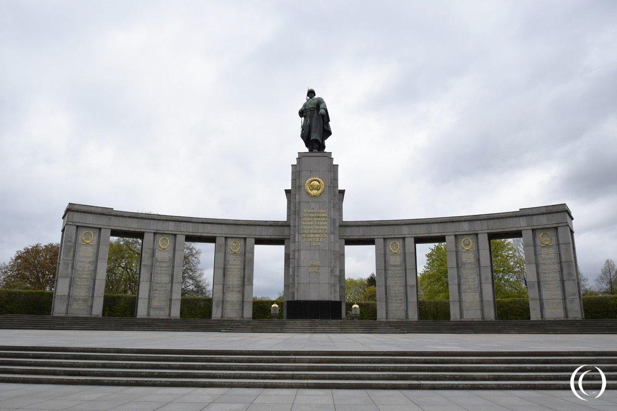 Soviet War Memorial – Tiergarten – Berlin, Germany | LandmarkScout