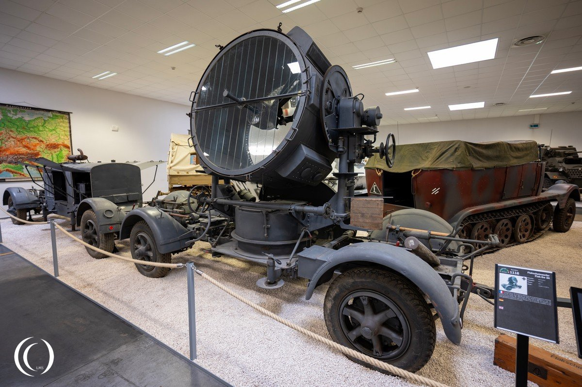 150 cm FlaKscheinwerfer 34 auf Sd.Ah. 104 – German 150 cm Searchlight ...