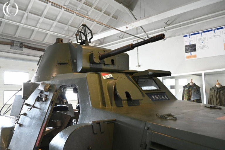 M38 – Landsverk L-180, Dutch Armored Car | LandmarkScout