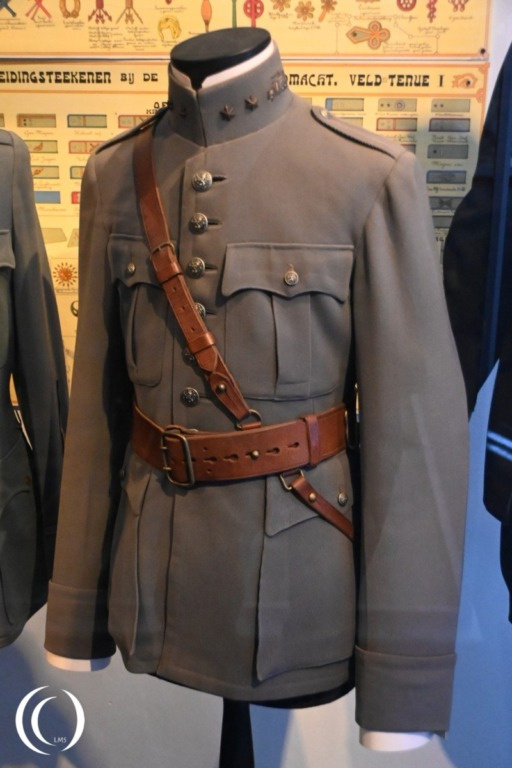 Dutch uniforms for 1st and 2nd squadron of the M36 and M38 armored car ...