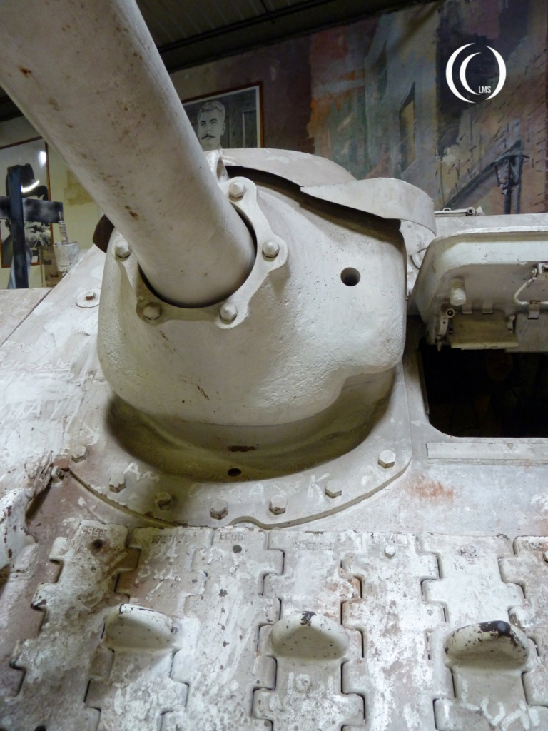 SU-100 with D-10S 100mm Gun – Soviet Tank Destroyer | LandmarkScout