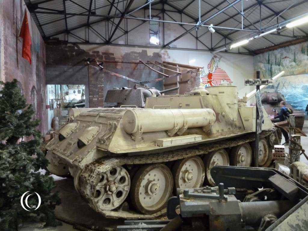 SU-100 with D-10S 100mm Gun – Soviet Tank Destroyer | LandmarkScout
