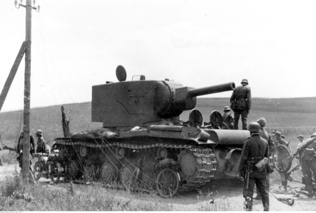 KV-2, Kliment Voroshilov – Russian Heavy Artillery Tank | LandmarkScout